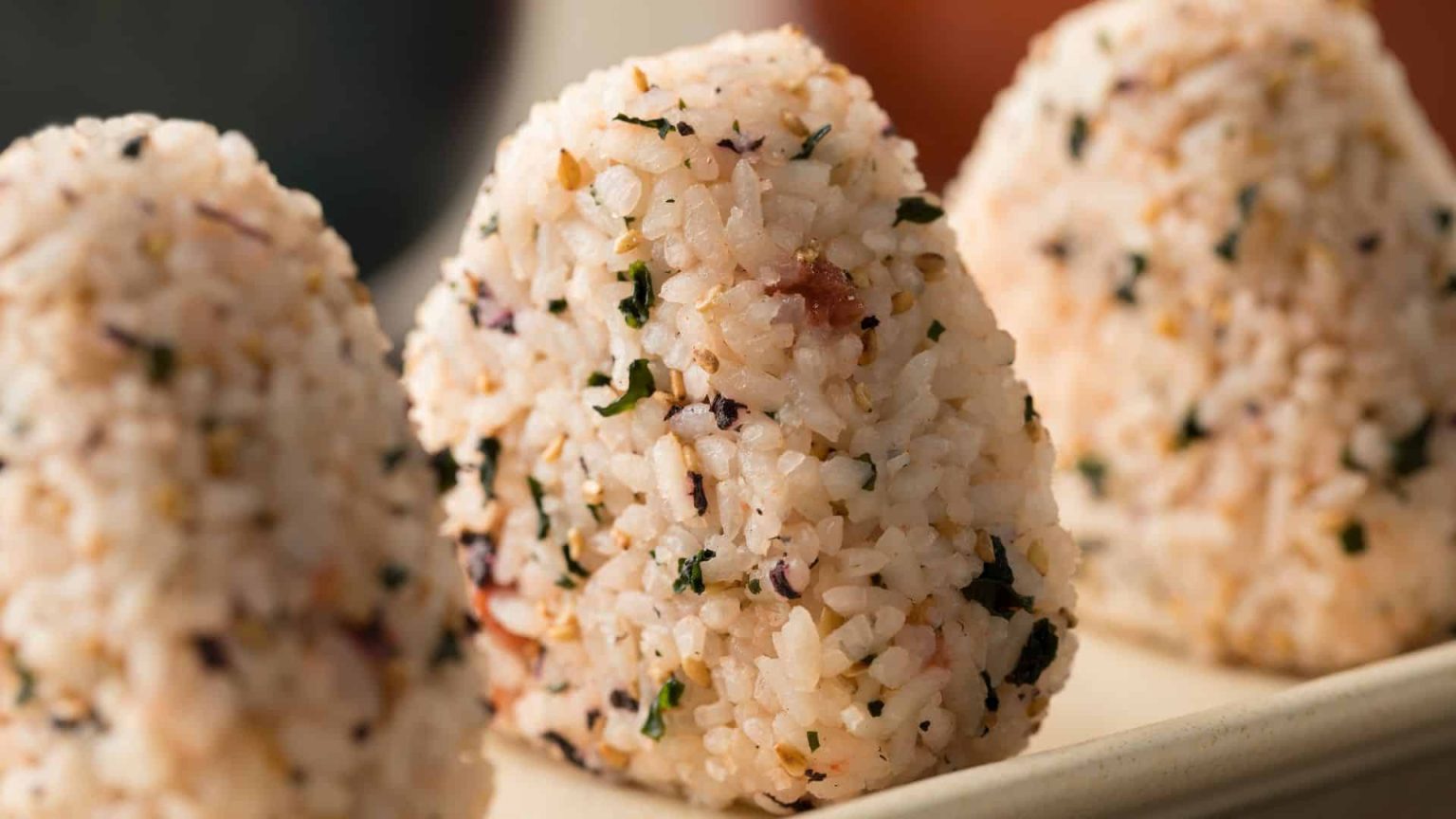 Cómo hacer onigiri cómo en Japón (Video)